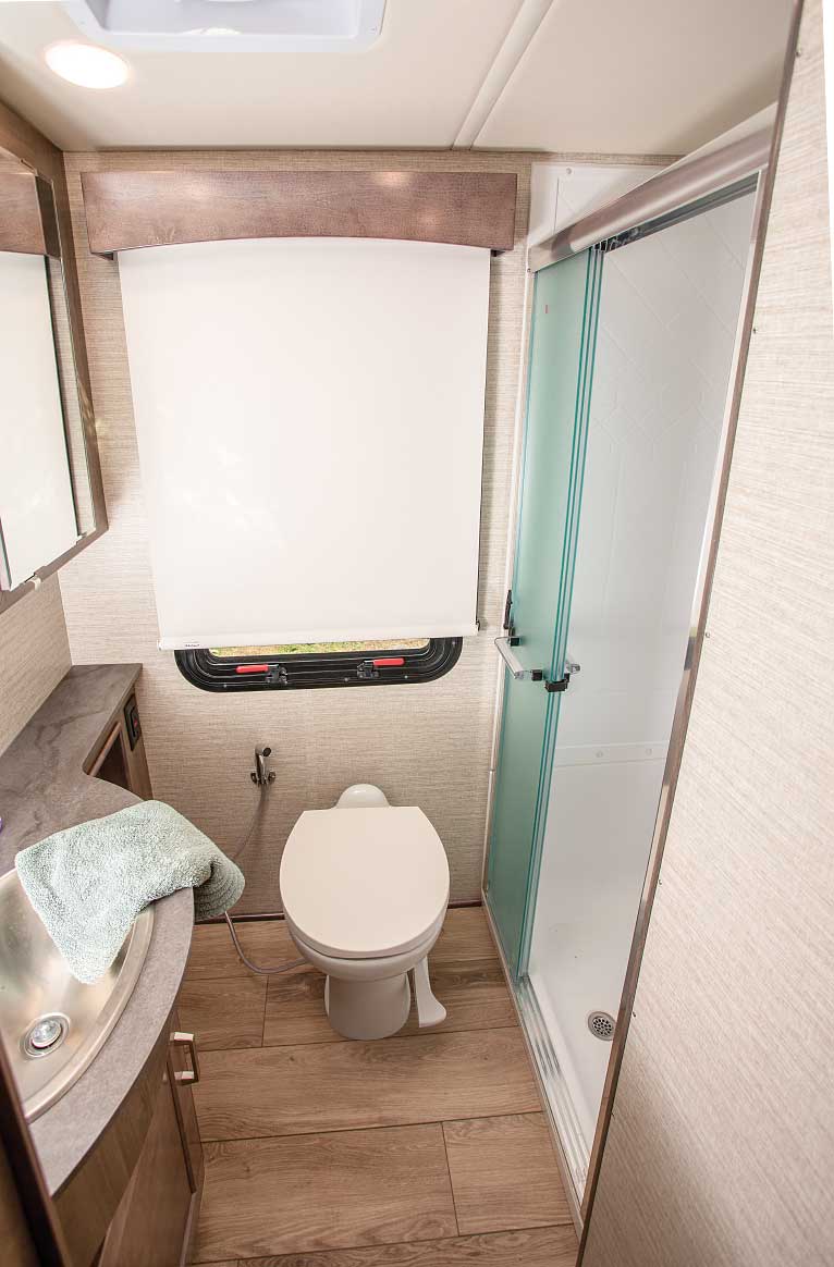 Class A Diesel With Two Full Bathrooms RV
