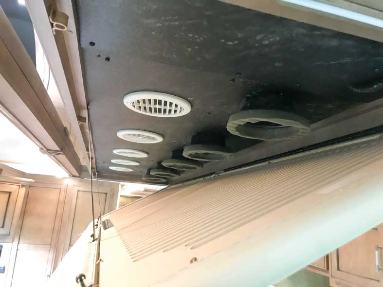 Getting Your Motorhome Ready for Spring Travel is Simple