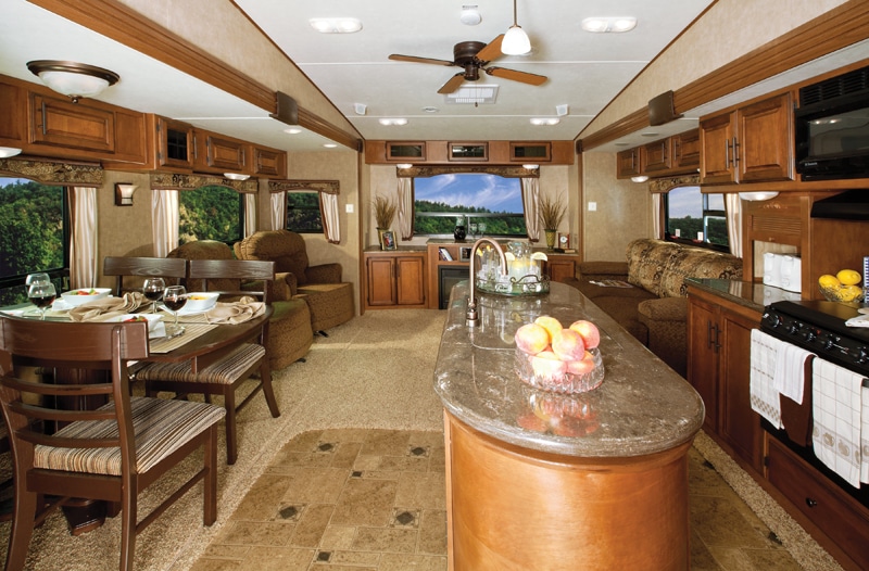 Winnebago Raven 3300CK: Active Luxury