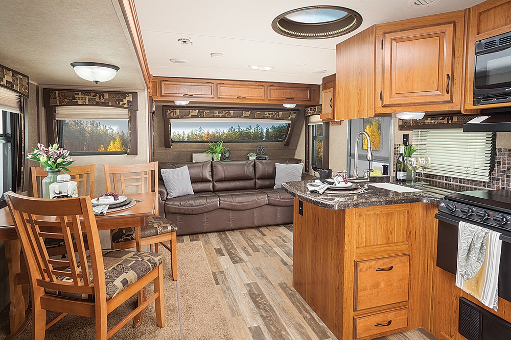The 2015 Starcraft Autumn Ridge 286KBS