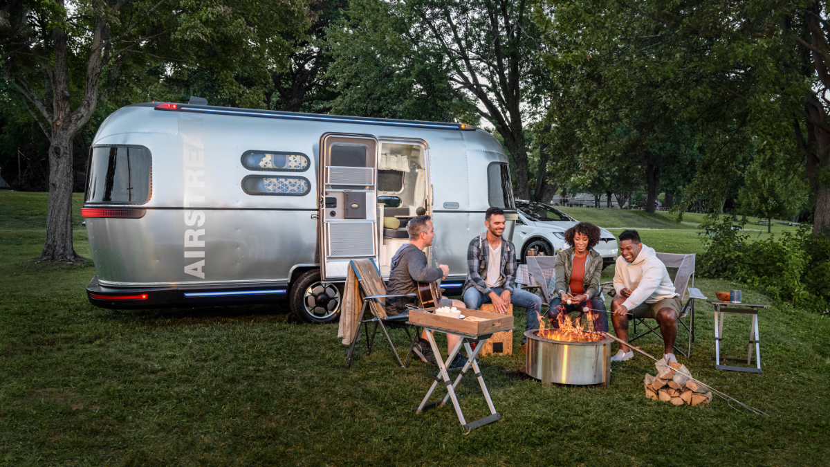 Airstream’s Electric Trailer Concept Nabs Prestigious Red Dot Design ...