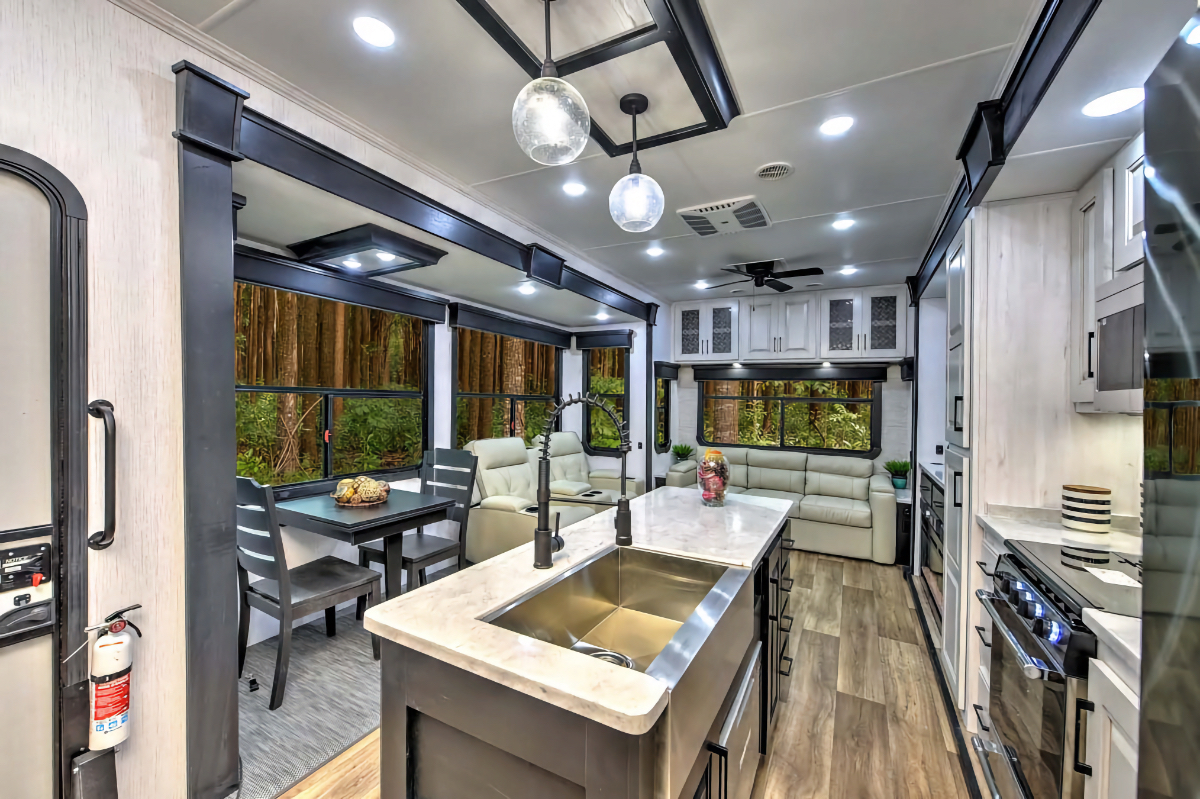 The Best Fifth-Wheel RVs of 2023 - RV.com