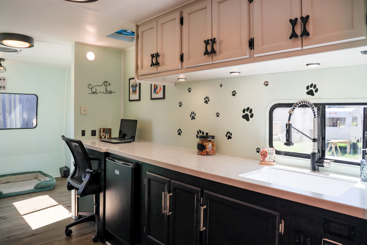 Labor of Love: This RVer Turned a Decrepit Motorhome into a Dog Rescue ...