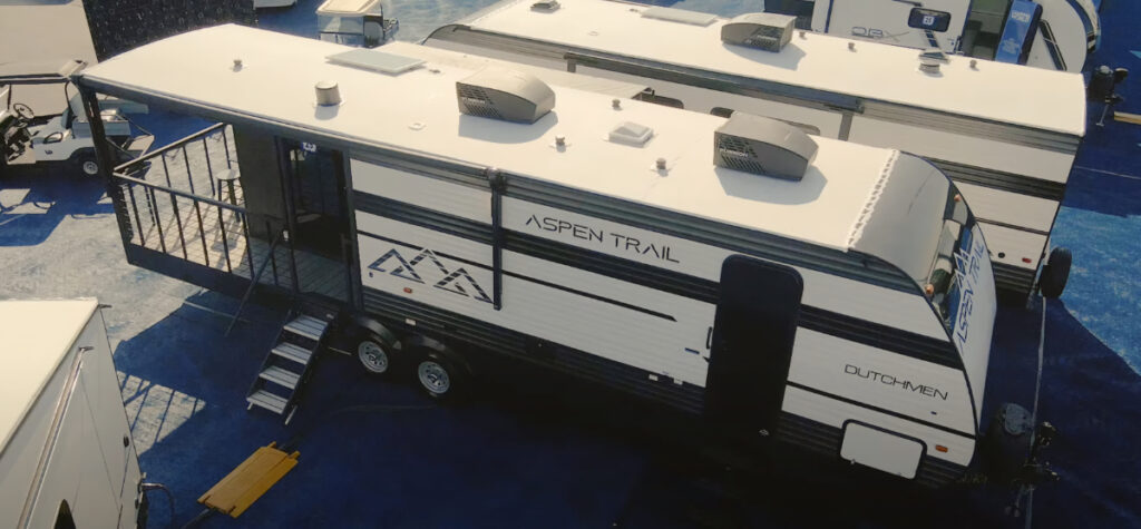 Video: Check Out the Dutchmen Aspen Trail 3200WAP's Amazing Walk-Around ...